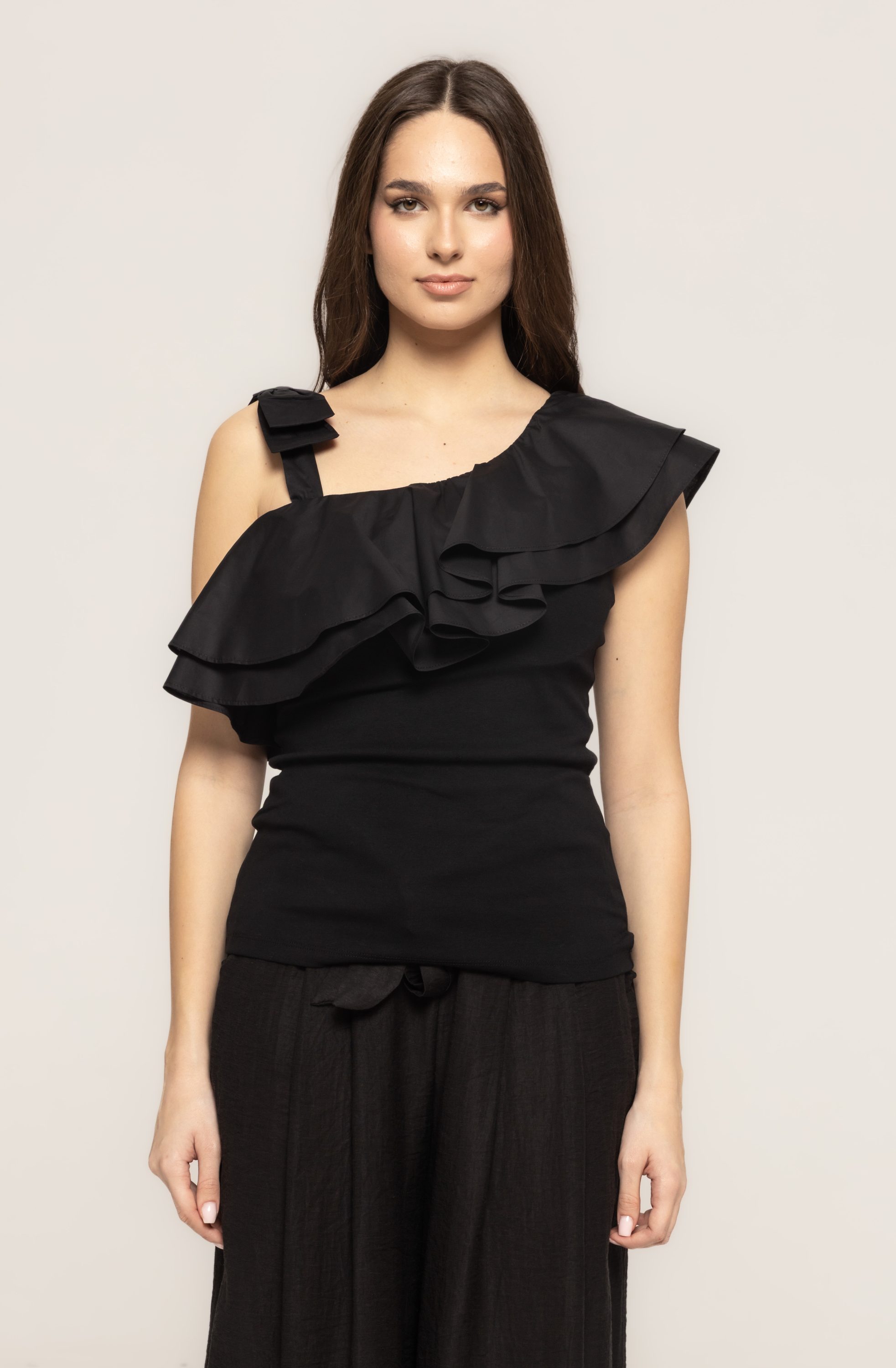 Top asimetric cu volane și bretea decorativă Dalma - ETIC